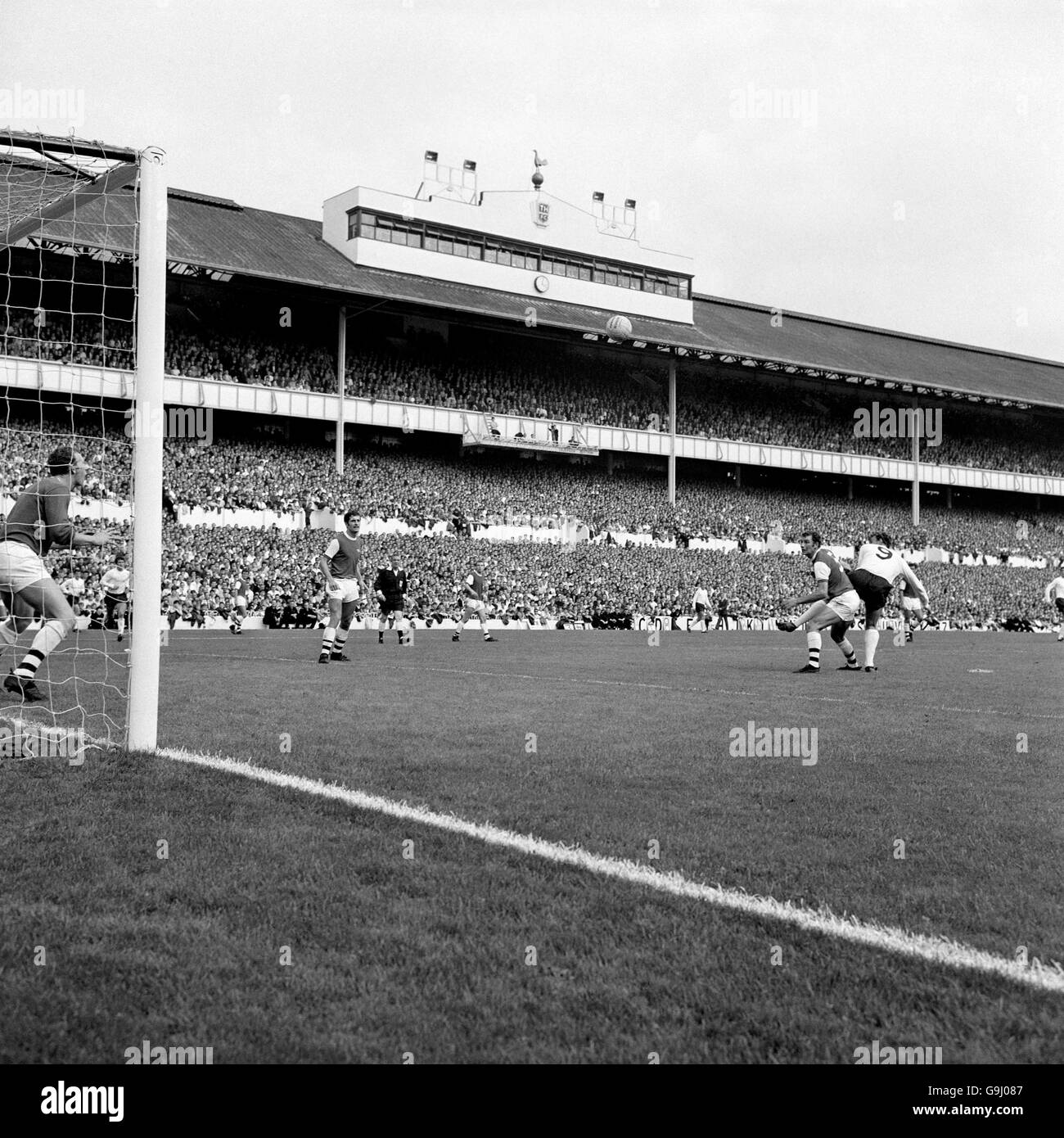 Football Terry Neill High Resolution Stock Photography and Images - Alamy