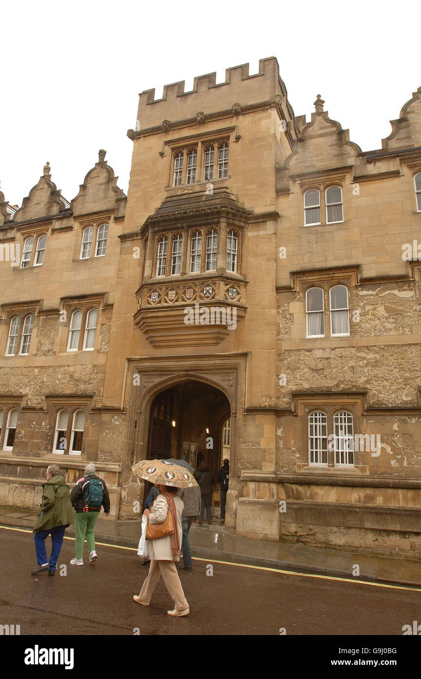 Generic stock picture of the main gate of Oriel College in Oxford Stock ...