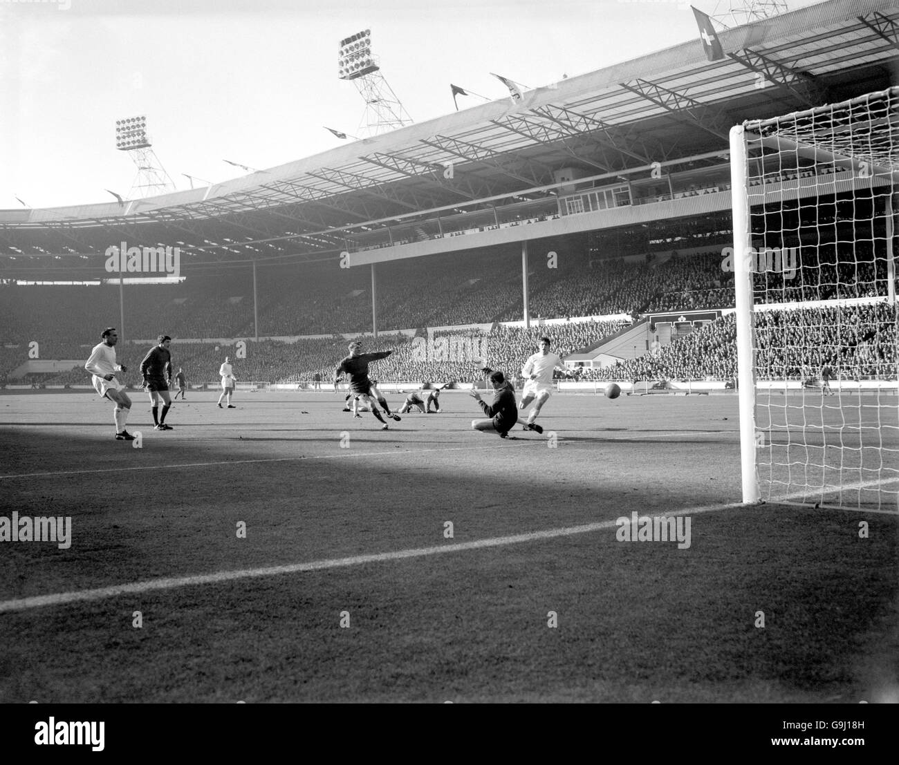 Action football qpr wembleydt2007 wembleydt2007main hi-res stock ...