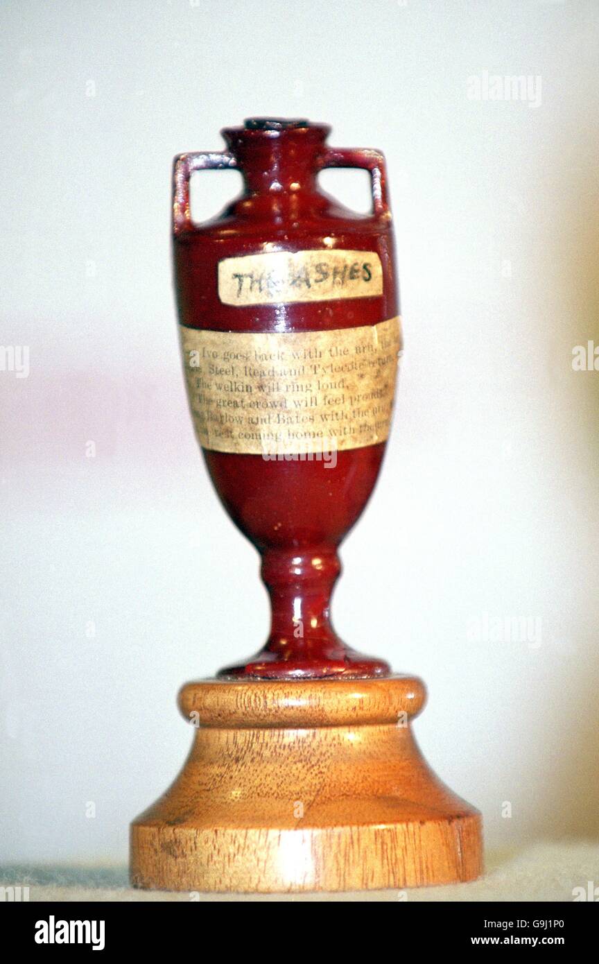 Ashes cricket trophy hi-res stock photography and images - Alamy