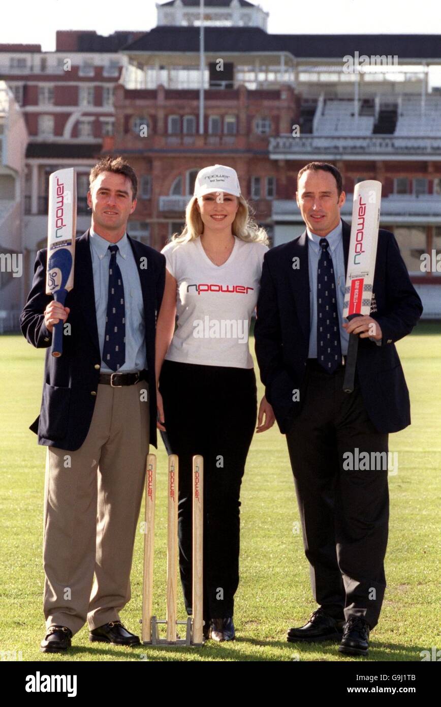 (L-R) Graham Thorpe, Emma Noble and Nasser Hussain Stock Photo - Alamy