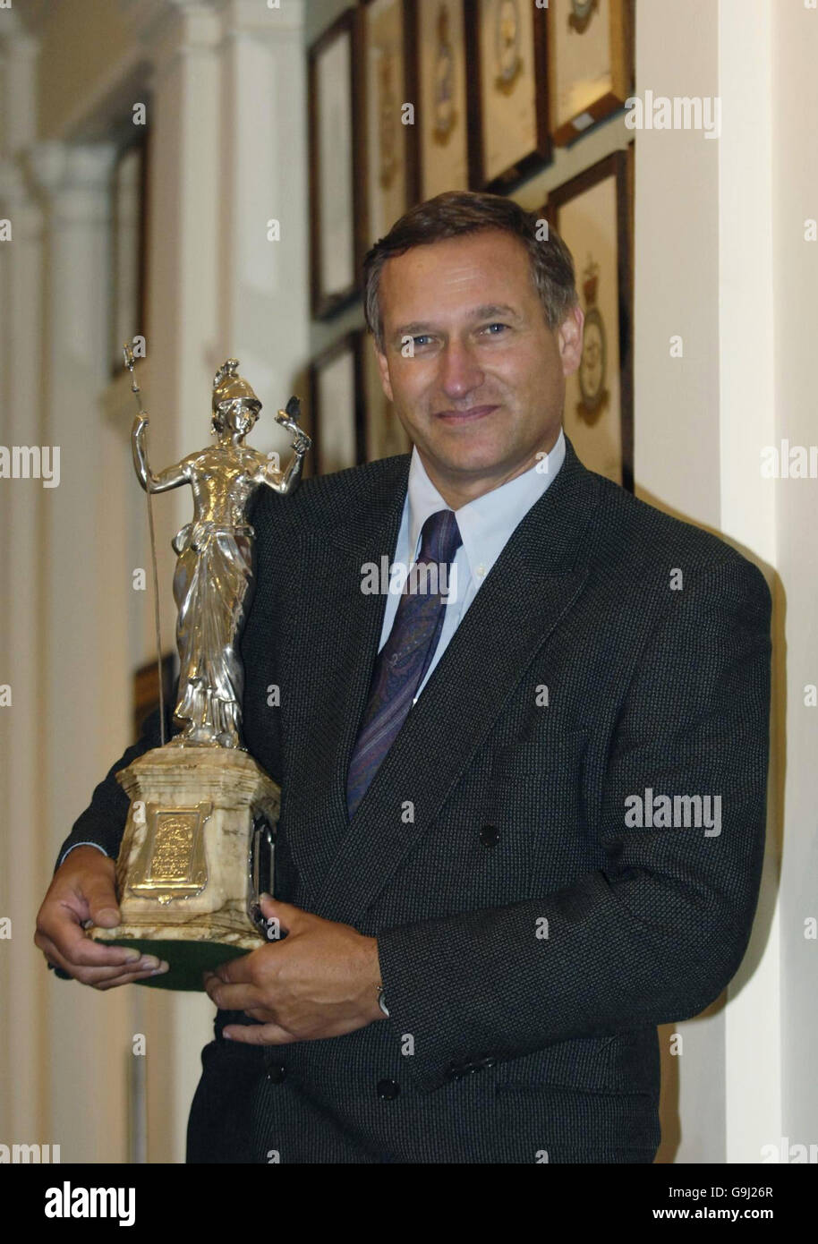 Inside the raf club in central london hi-res stock photography and ...