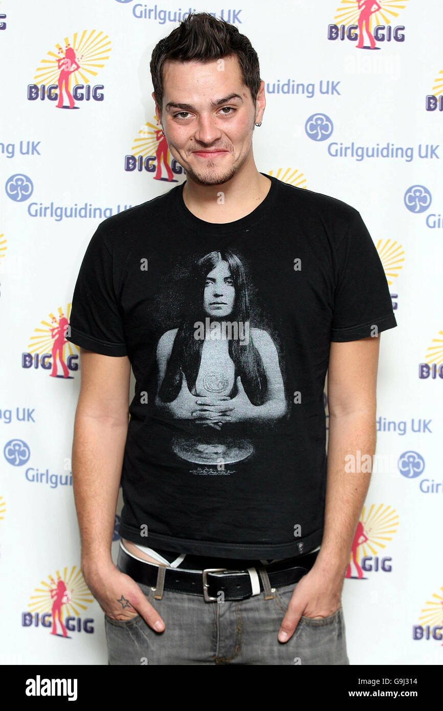 Matt willis smiles backstage girlguiding uk big gig hi-res stock ...