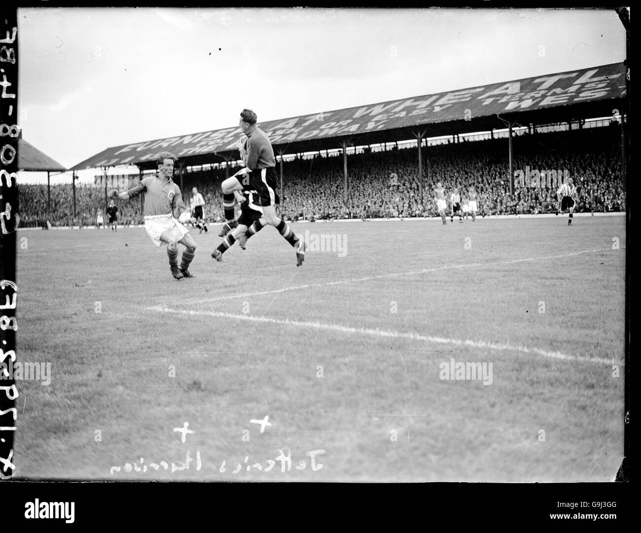 Alf jefferies brentford Black and White Stock Photos & Images - Alamy