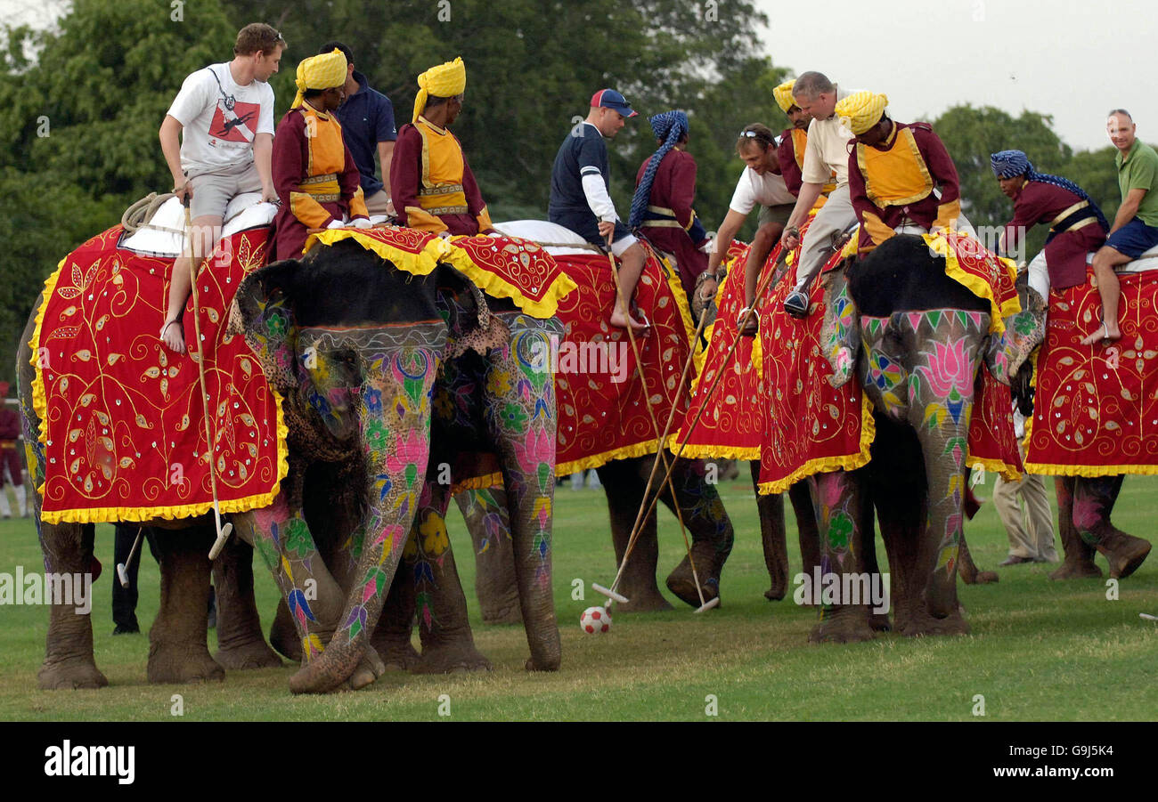 England's Jamie Dalrymple (left), Mark Garaway (assistant coach), Nigel ...