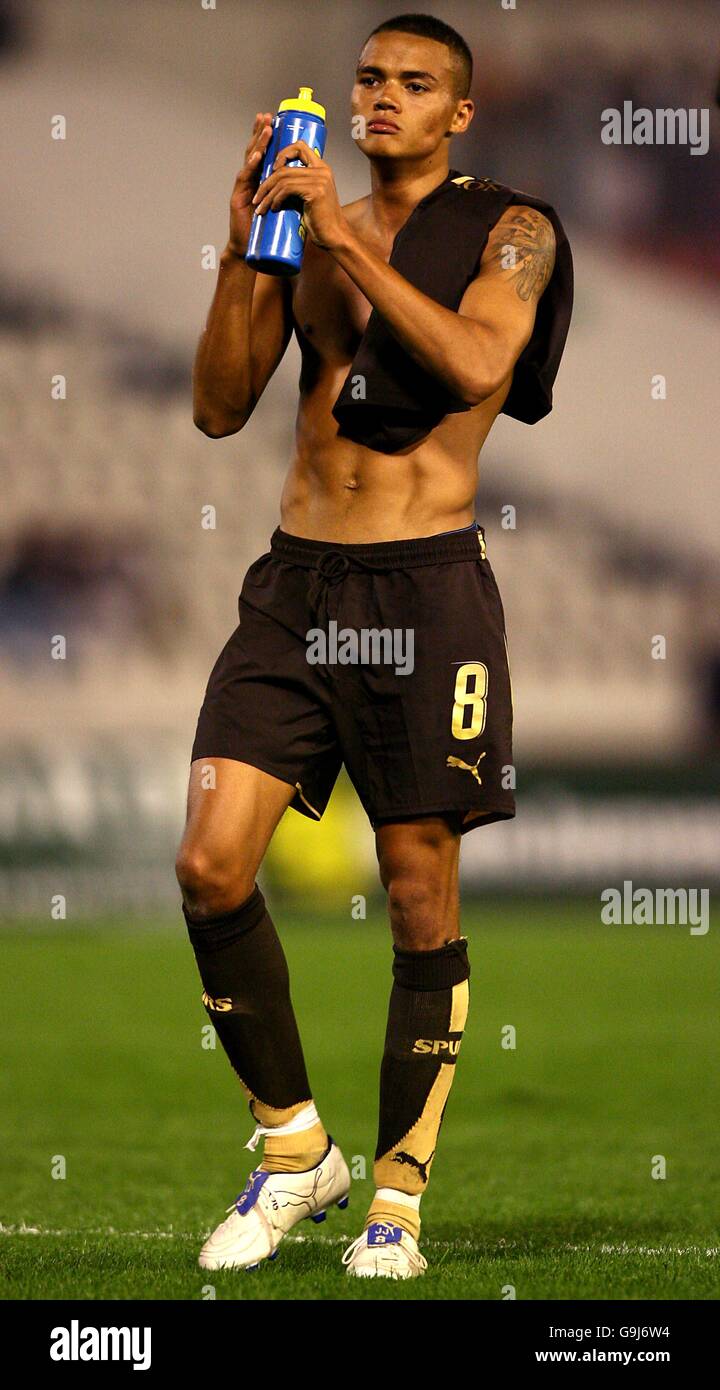 Soccer - UEFA Cup - Slavia Prague v Tottenham. Jermaine Jenas ...
