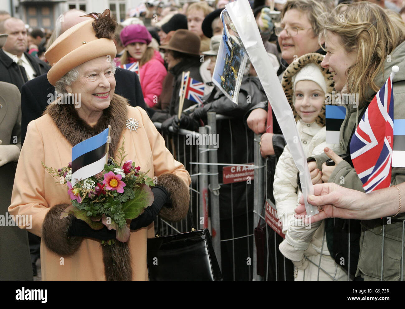 Queen elizabeth ii in town square in tallinn hi-res stock photography ...