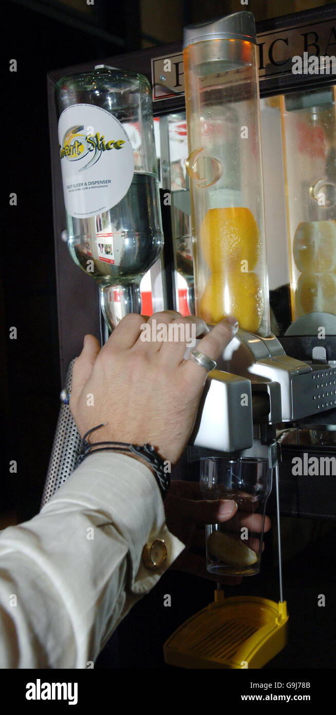 British Inventor Tim Jones from Swansea uses his Smart Slice invention ...