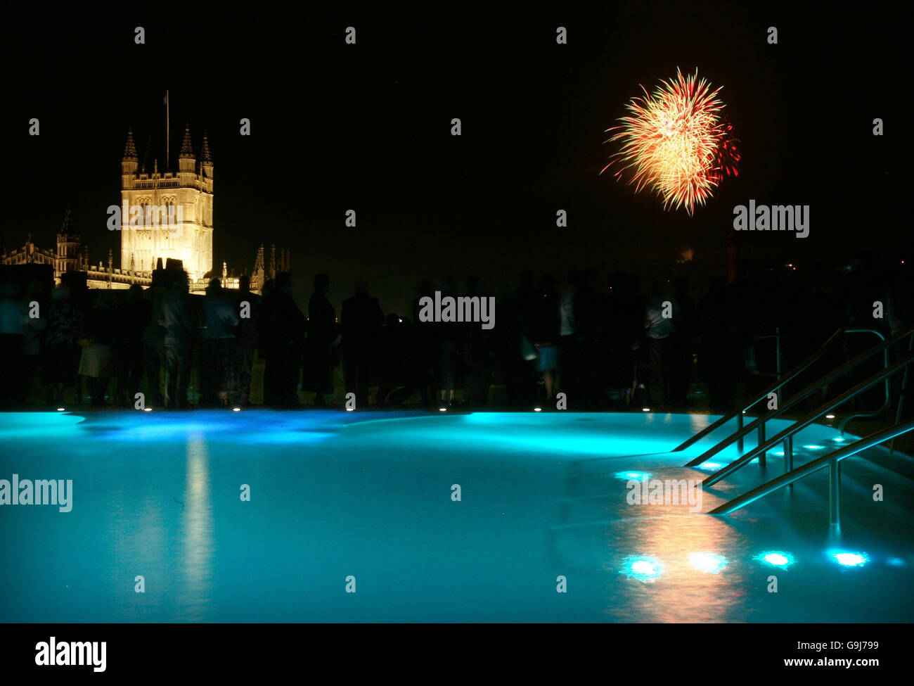 Ring of Fire fireworks seen over Bath Abbey Stock Photo - Alamy