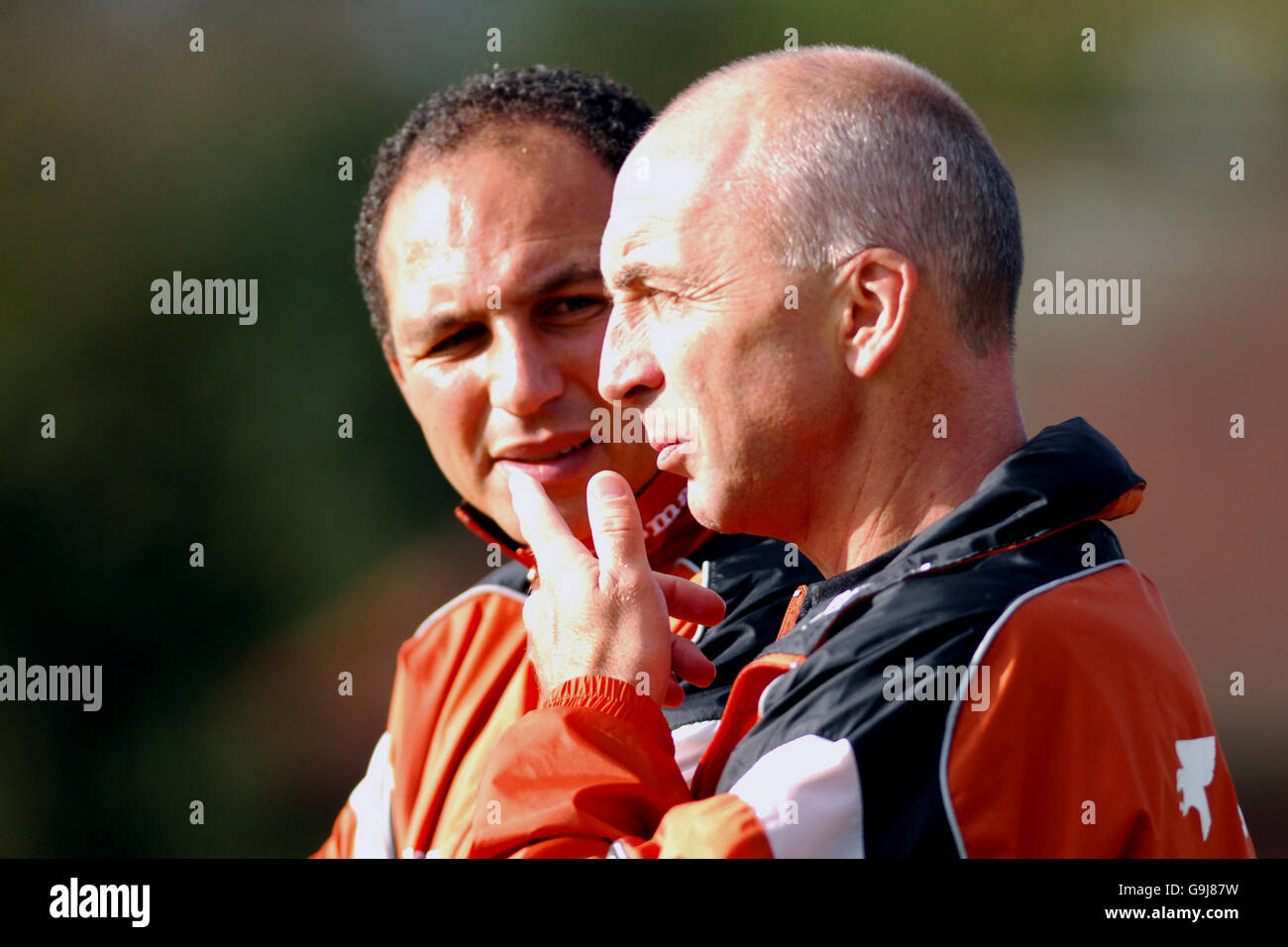 Charlton athletic u 18s manager damian matthew hi-res stock photography ...