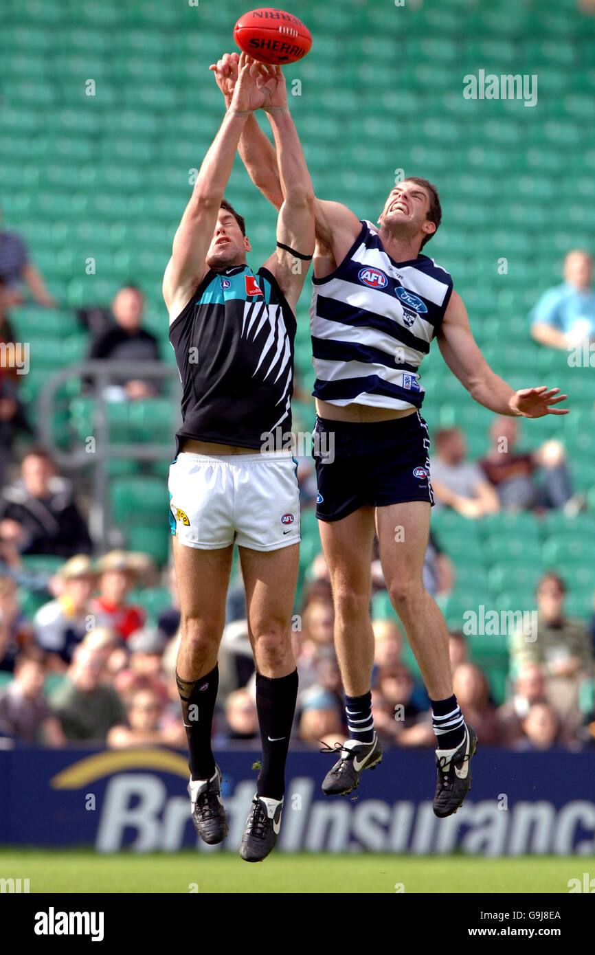Australian football full length action hi-res stock photography and ...