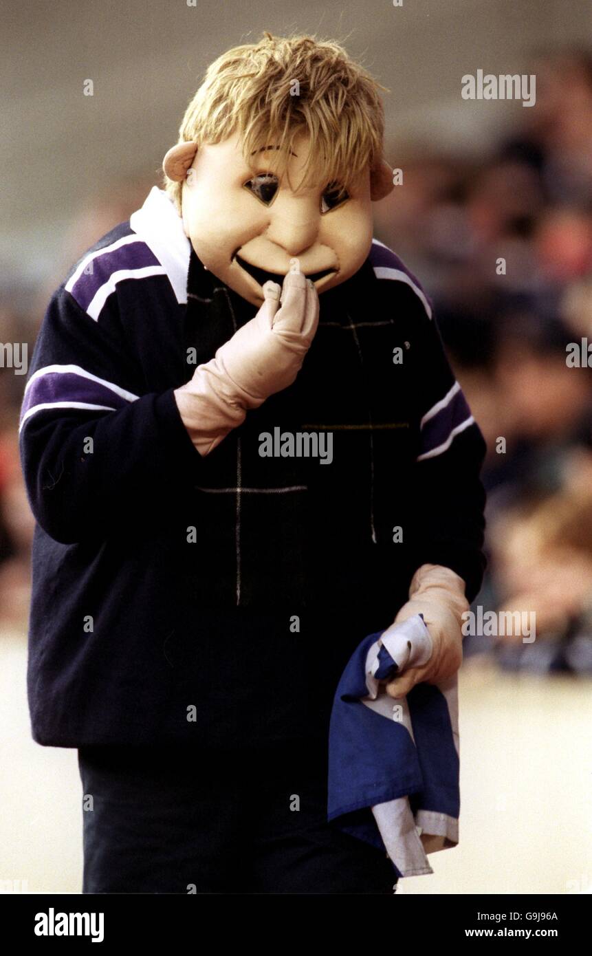 Freaky scary top half plastic fake man hi-res stock photography and ...