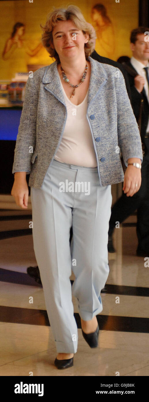 Ruth Kelly meeting representatives from local councils Stock Photo - Alamy