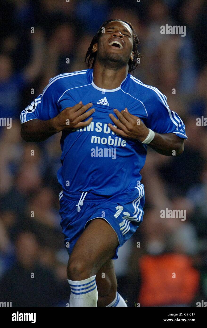 Didier drogba chelsea celebration hi-res stock photography and images ...