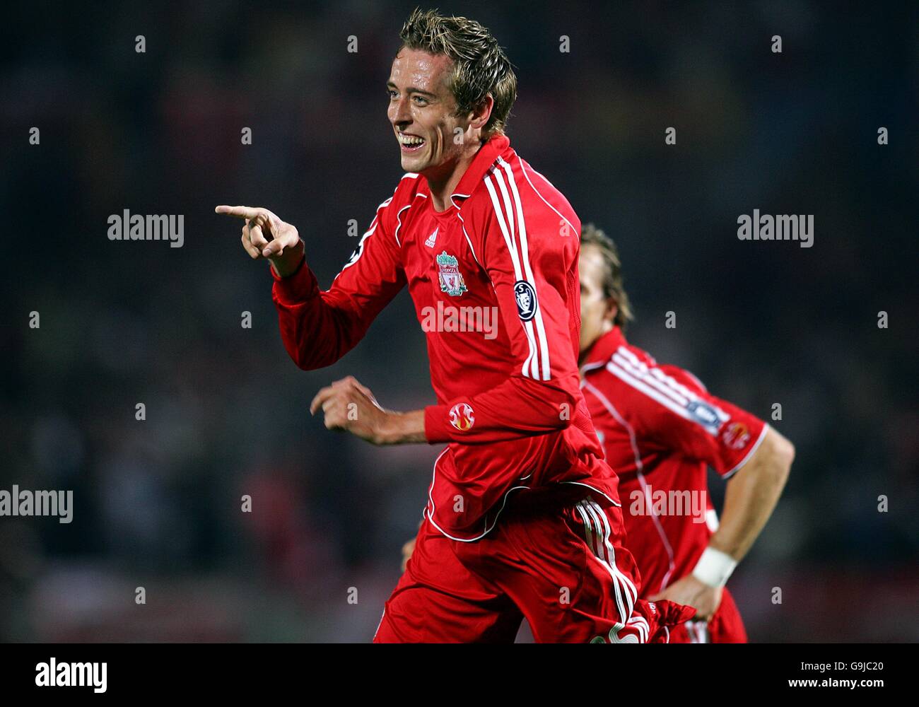 Liverpools peter crouch celebrates scoring hi-res stock photography and ...