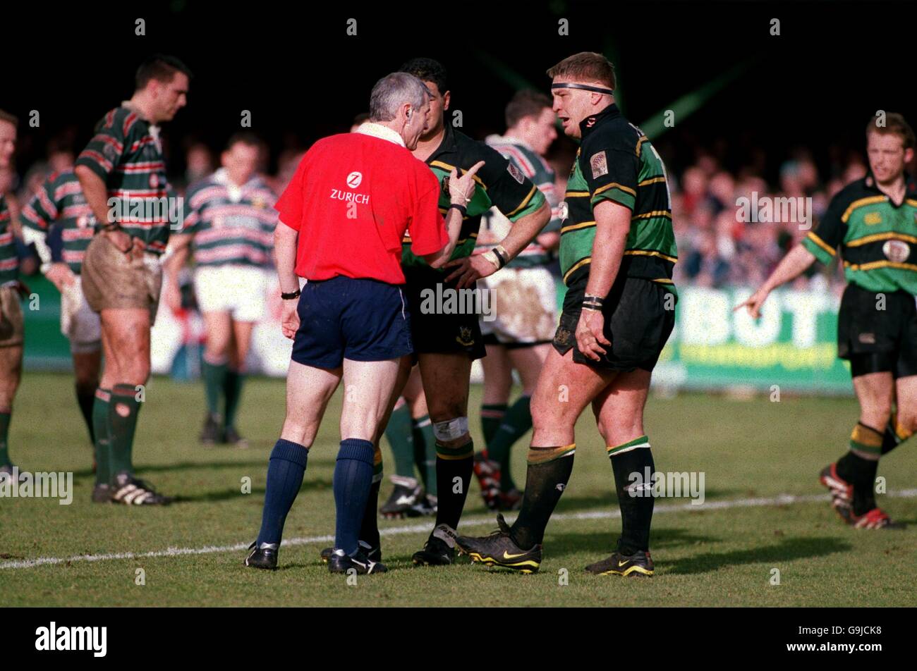 Referee robin goodliffe hi-res stock photography and images - Alamy