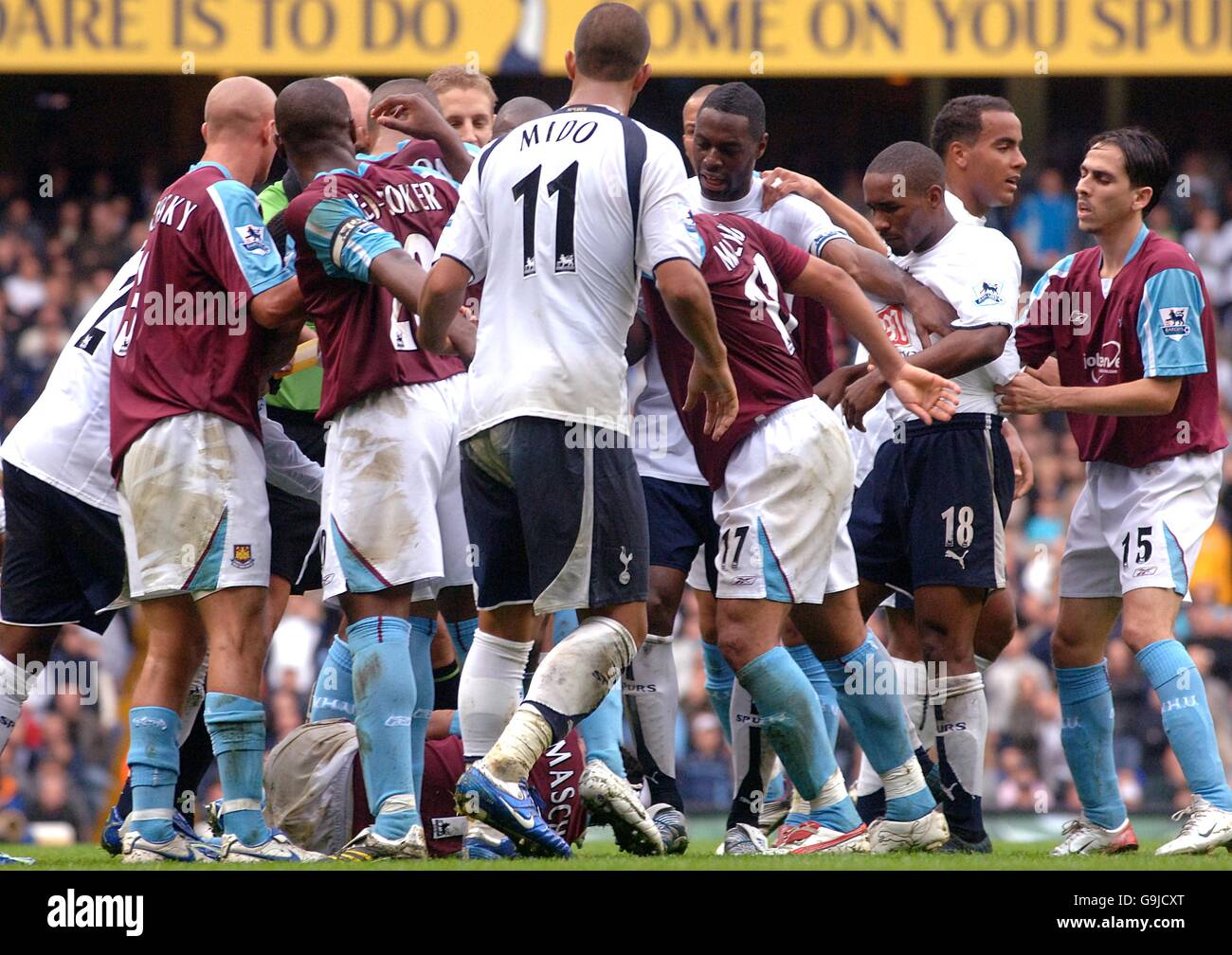 Tottenham hotspur floor hi-res stock photography and images - Alamy