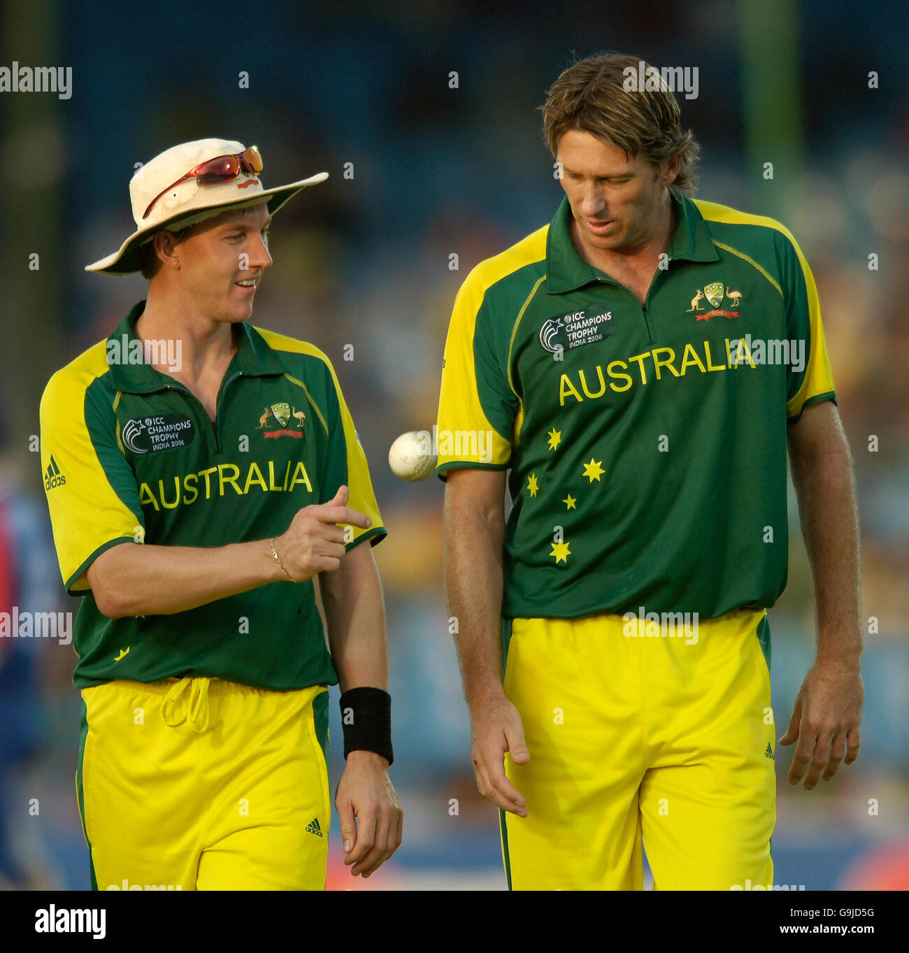 Australian cricket bowlers hi-res stock photography and images - Alamy