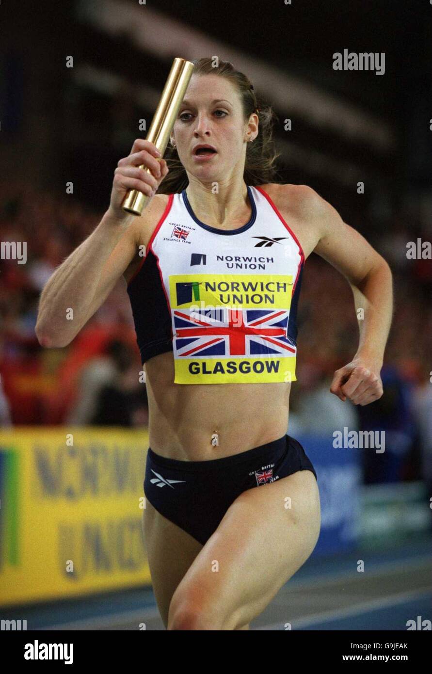 Great Britain's Catherine Murphy runs the first leg in the women's ...
