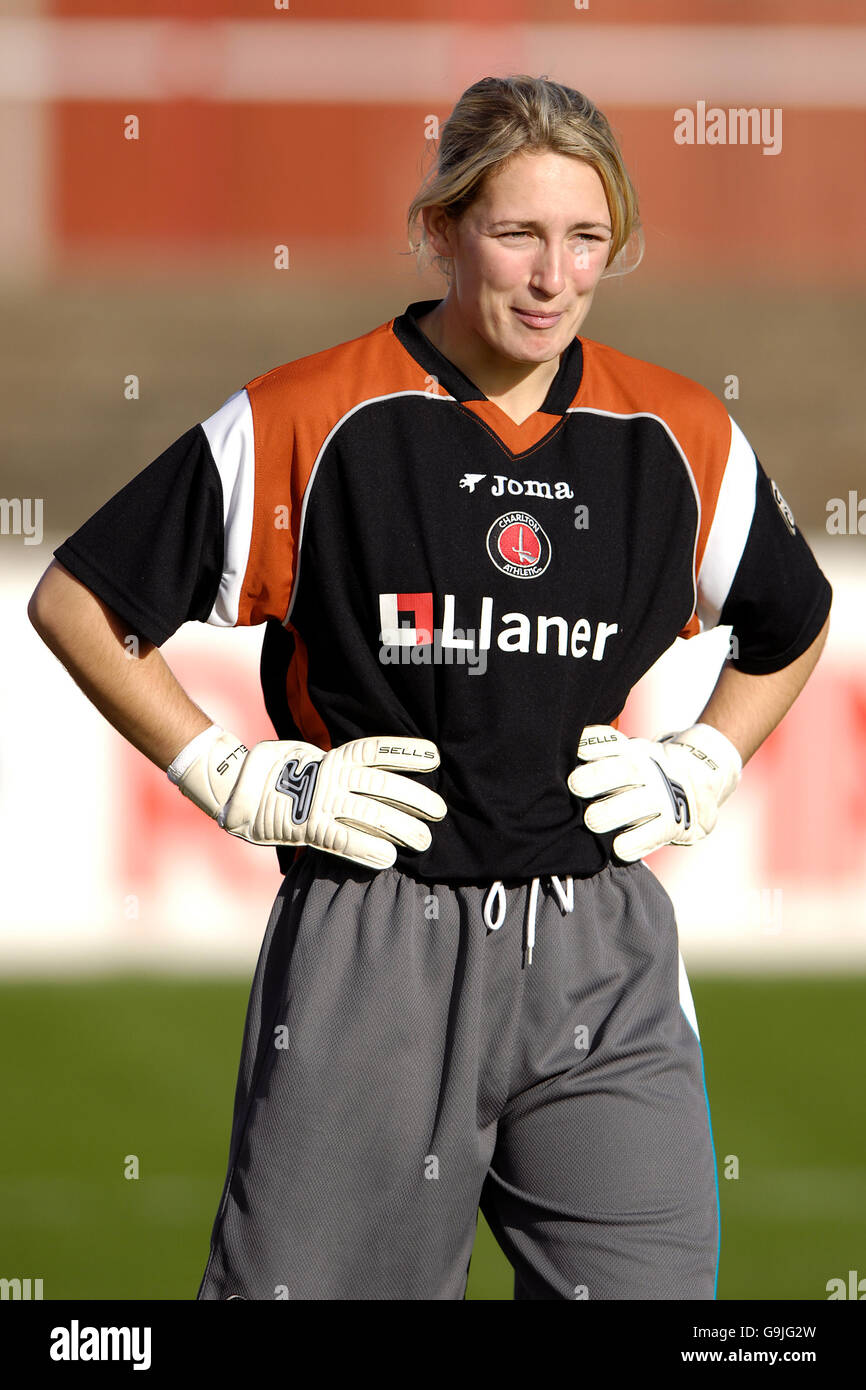 Charlton ladies goalkeeper hi-res stock photography and images - Alamy