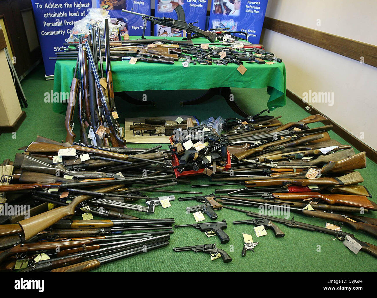 Crime guns hi-res stock photography and images - Alamy