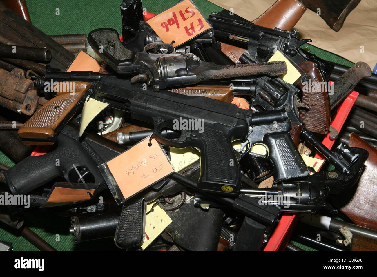 Crime guns hi-res stock photography and images - Alamy