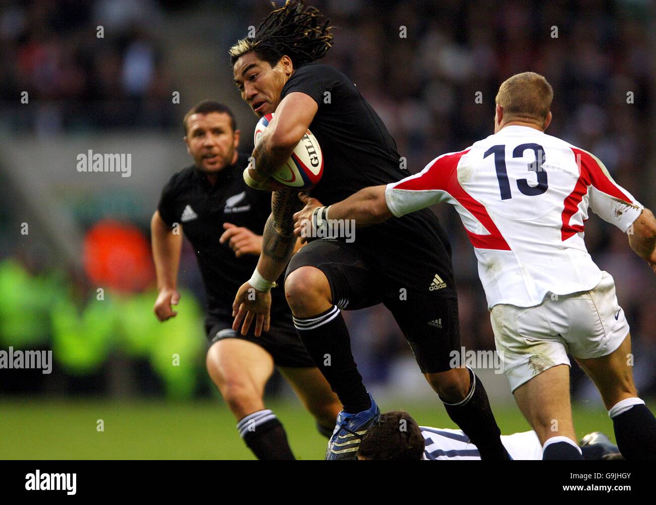 England's Jamie Noon (r) closes in on New Zealand's Ma'a Nonu Stock ...