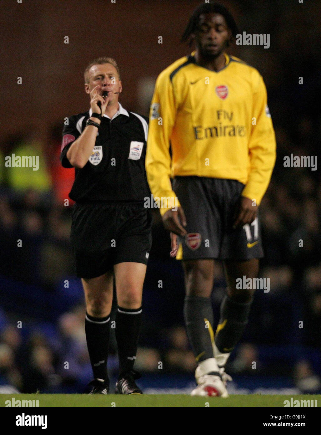 Referee graham poll during hi-res stock photography and images - Alamy