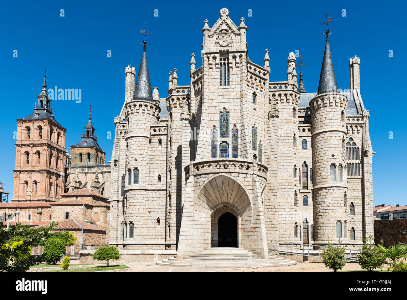 Gaudí castle astorga castilla león hi-res stock photography and images ...