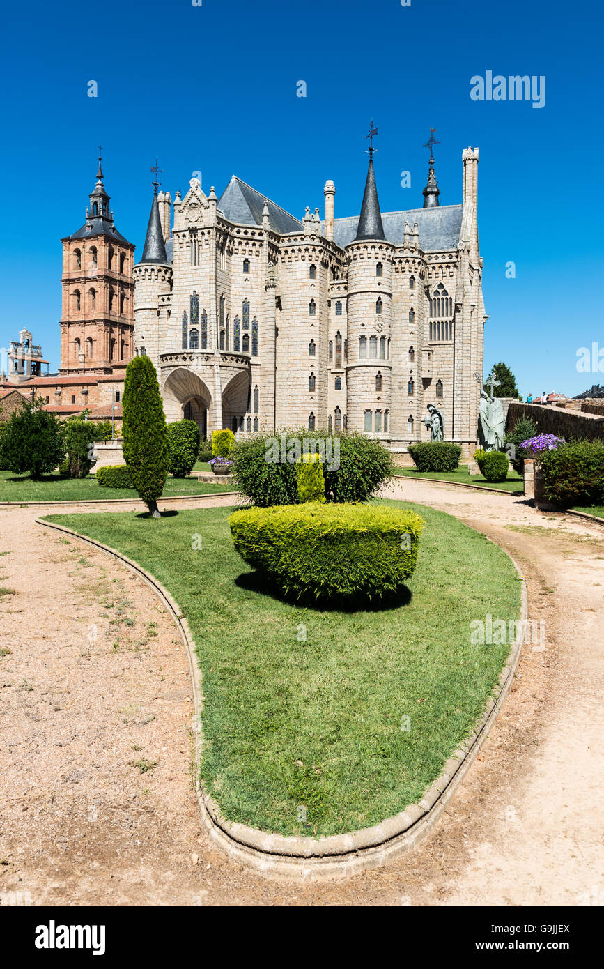 Gaudí castle astorga castilla león hi-res stock photography and images ...