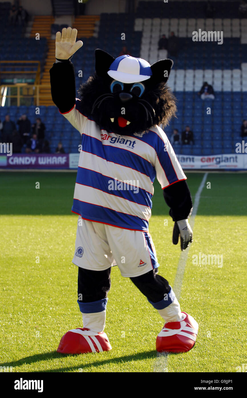 Queens park rangers mascot hi-res stock photography and images - Alamy