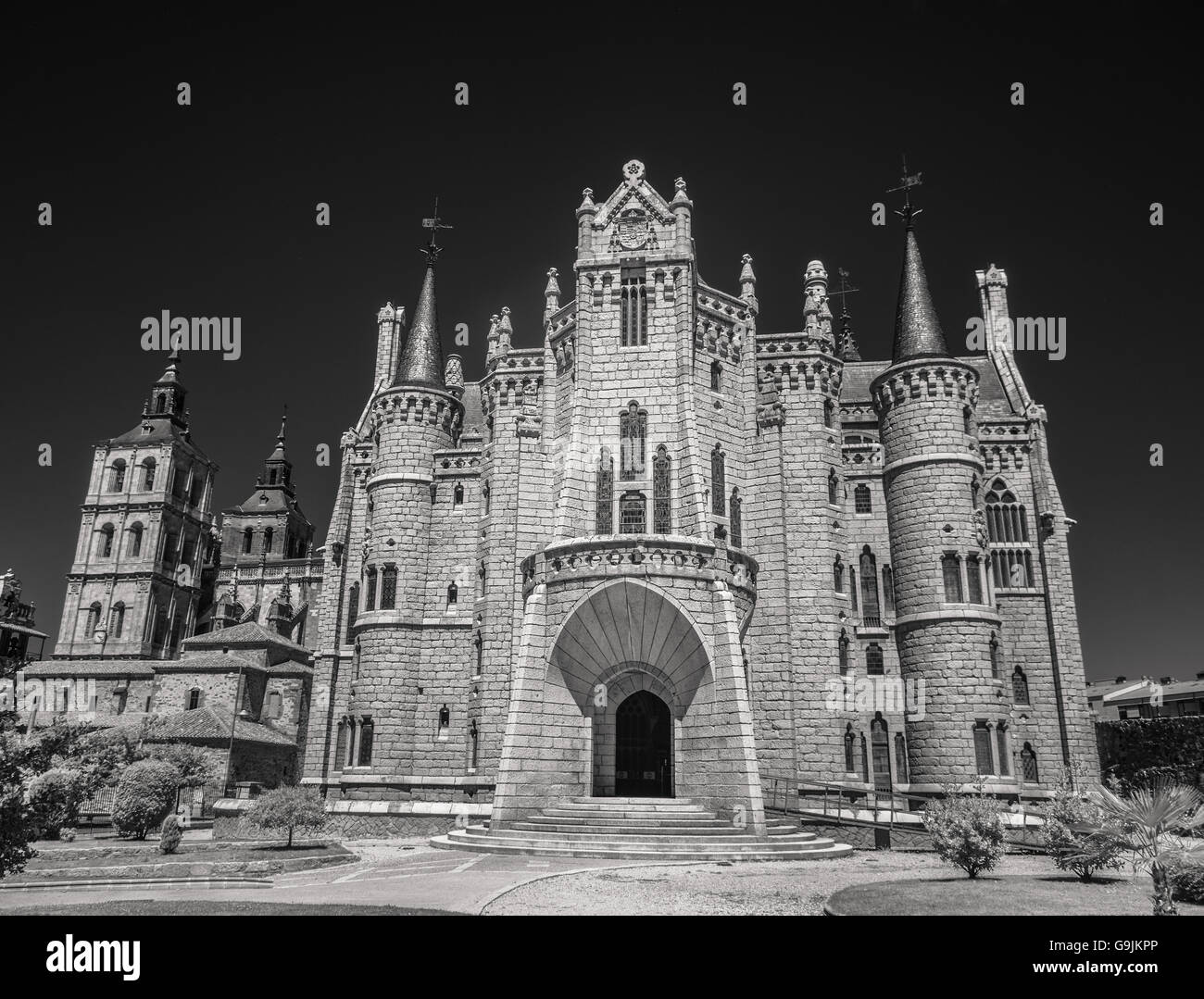 Gaudí castle astorga castilla león hi-res stock photography and images ...