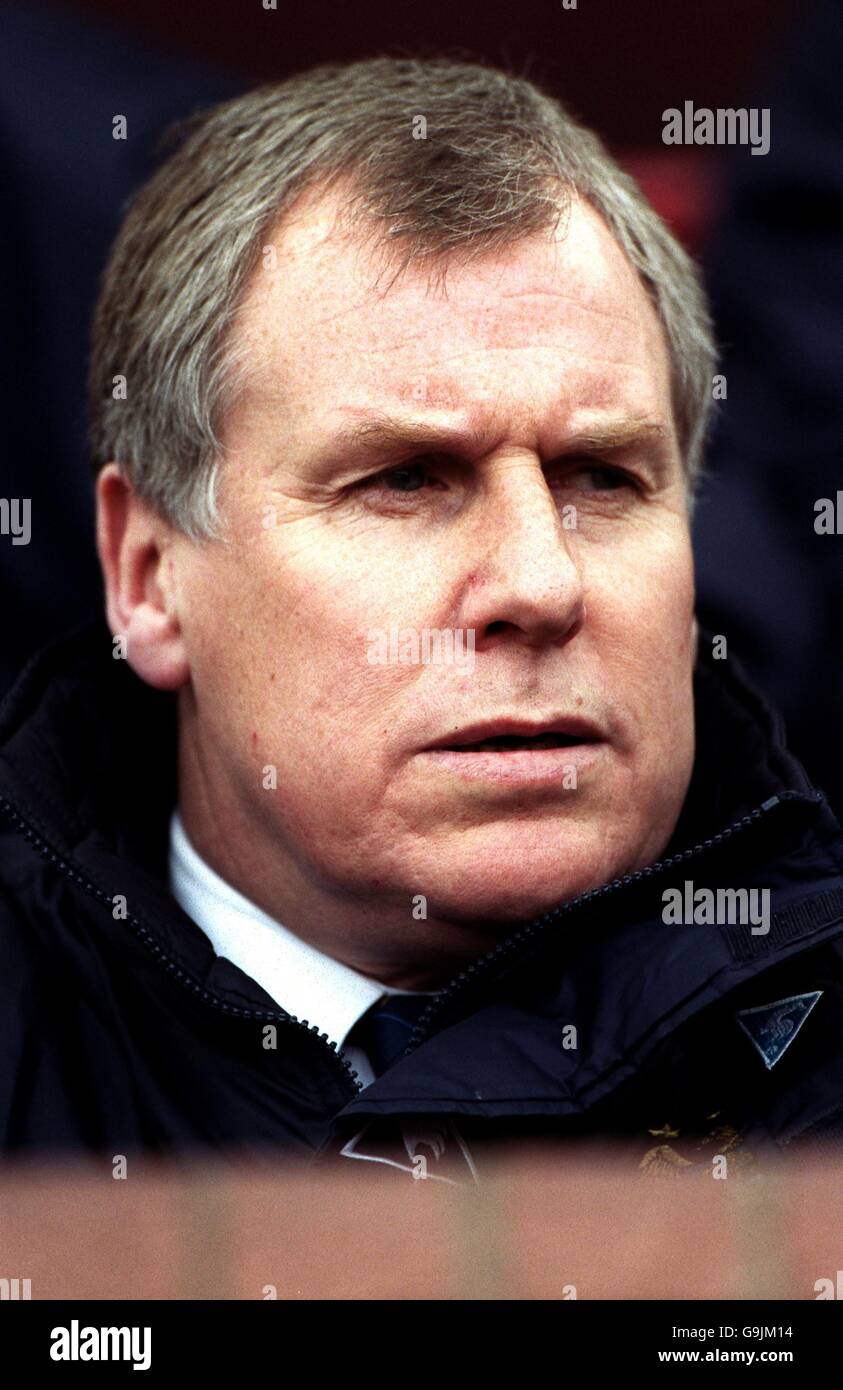 Manchester city manager joe royle hi-res stock photography and images ...