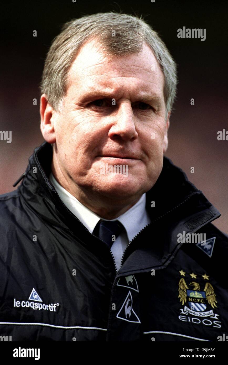 Joe royle manchester city hi-res stock photography and images - Alamy