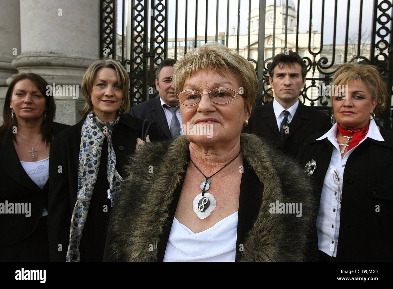 Eddie Fullerton family meets Ahern Stock Photo - Alamy