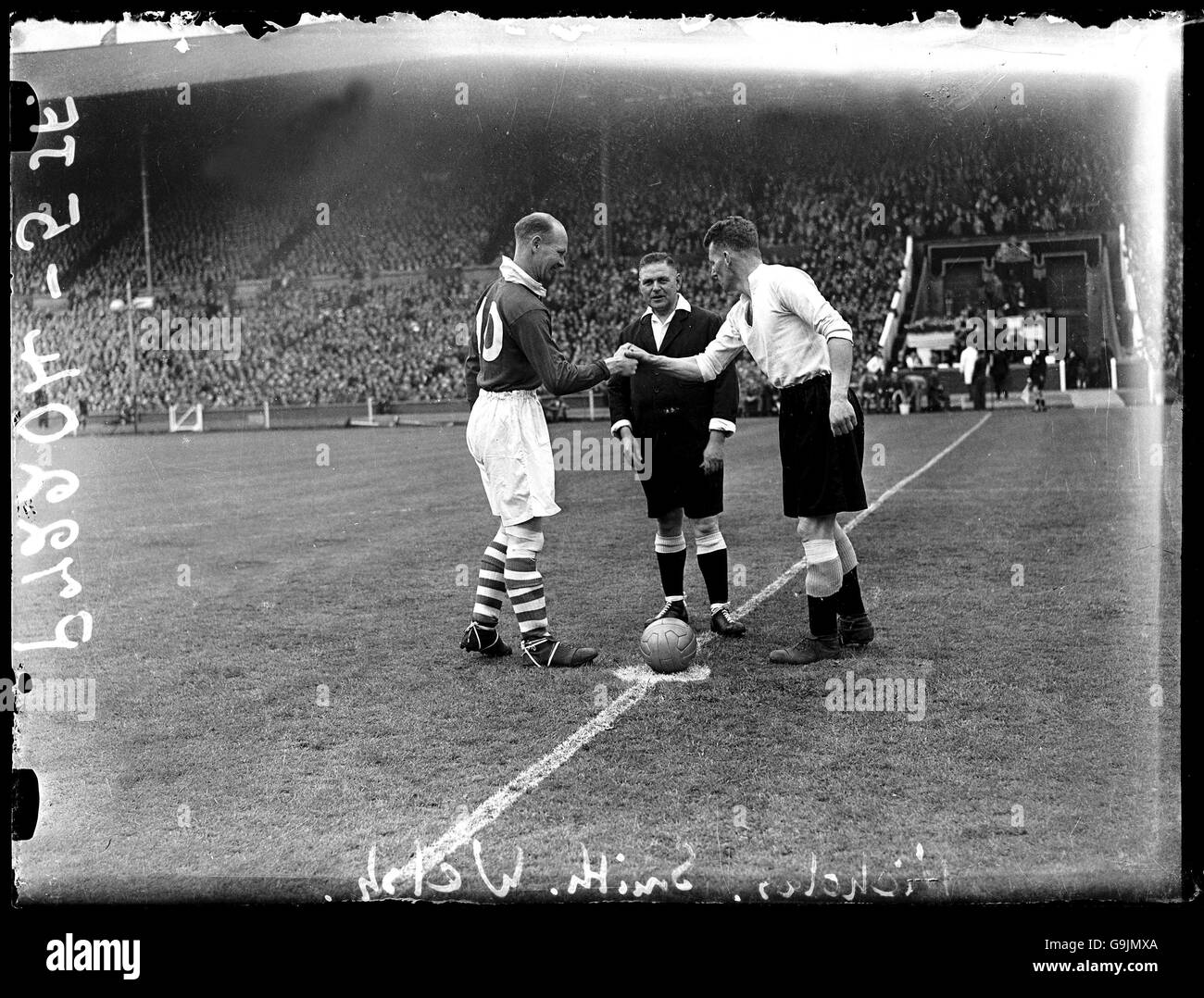 Charlton athletic captain don welsh hi-res stock photography and images ...