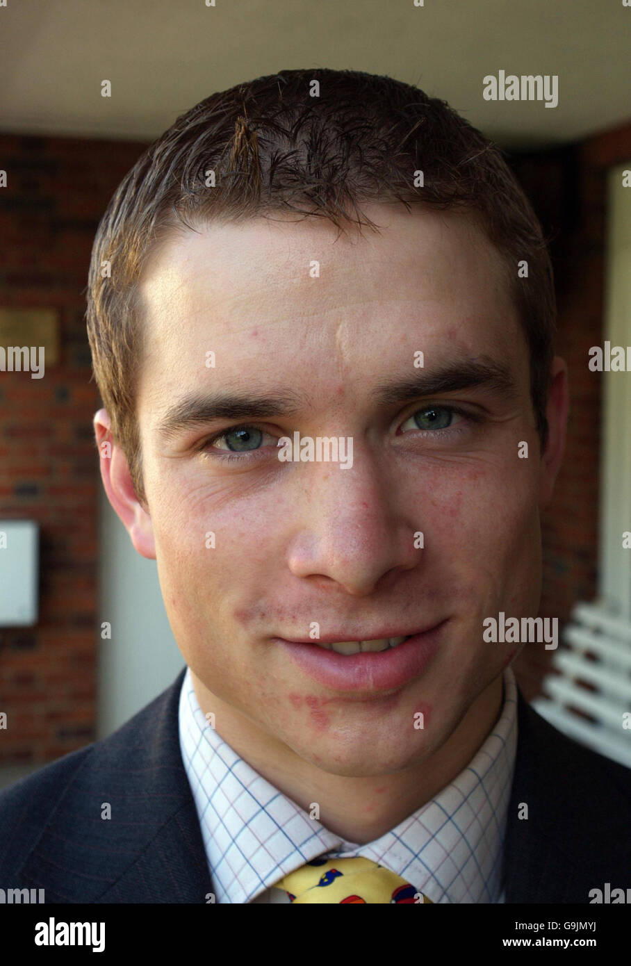 Jockey samuel thomas at sandown racecourse hi-res stock photography and ...