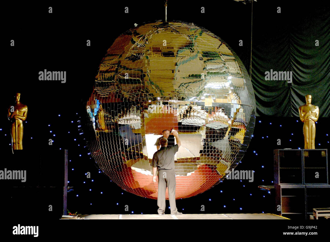 Nigel Burrows, head of Imaginate Events, cleans the World's largest ...