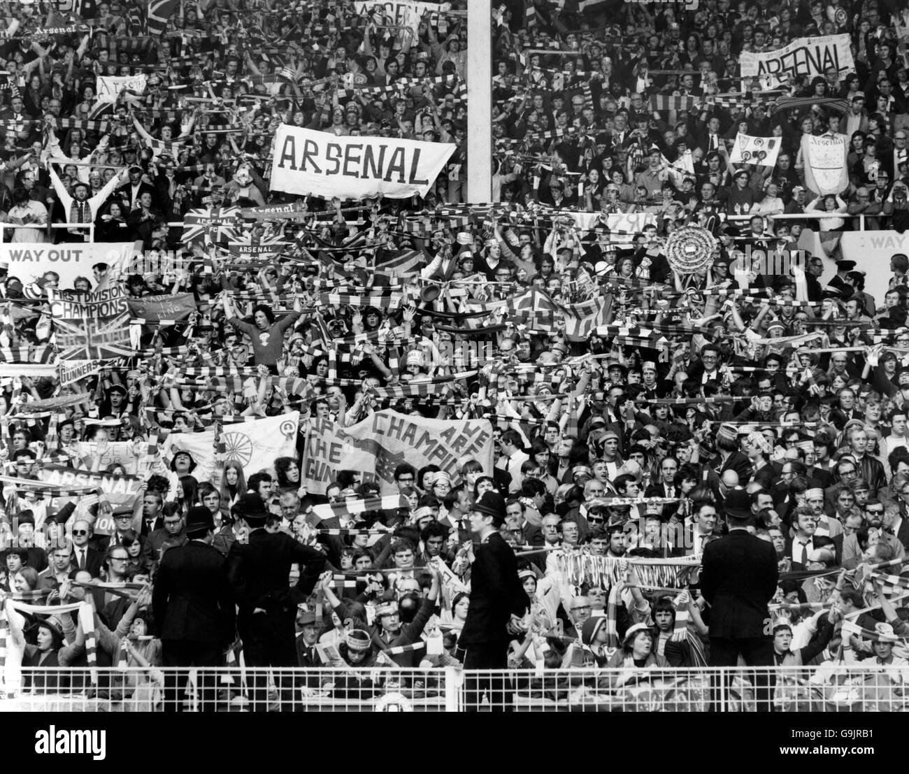 Soccer liverpool arsenal Black and White Stock Photos & Images - Alamy