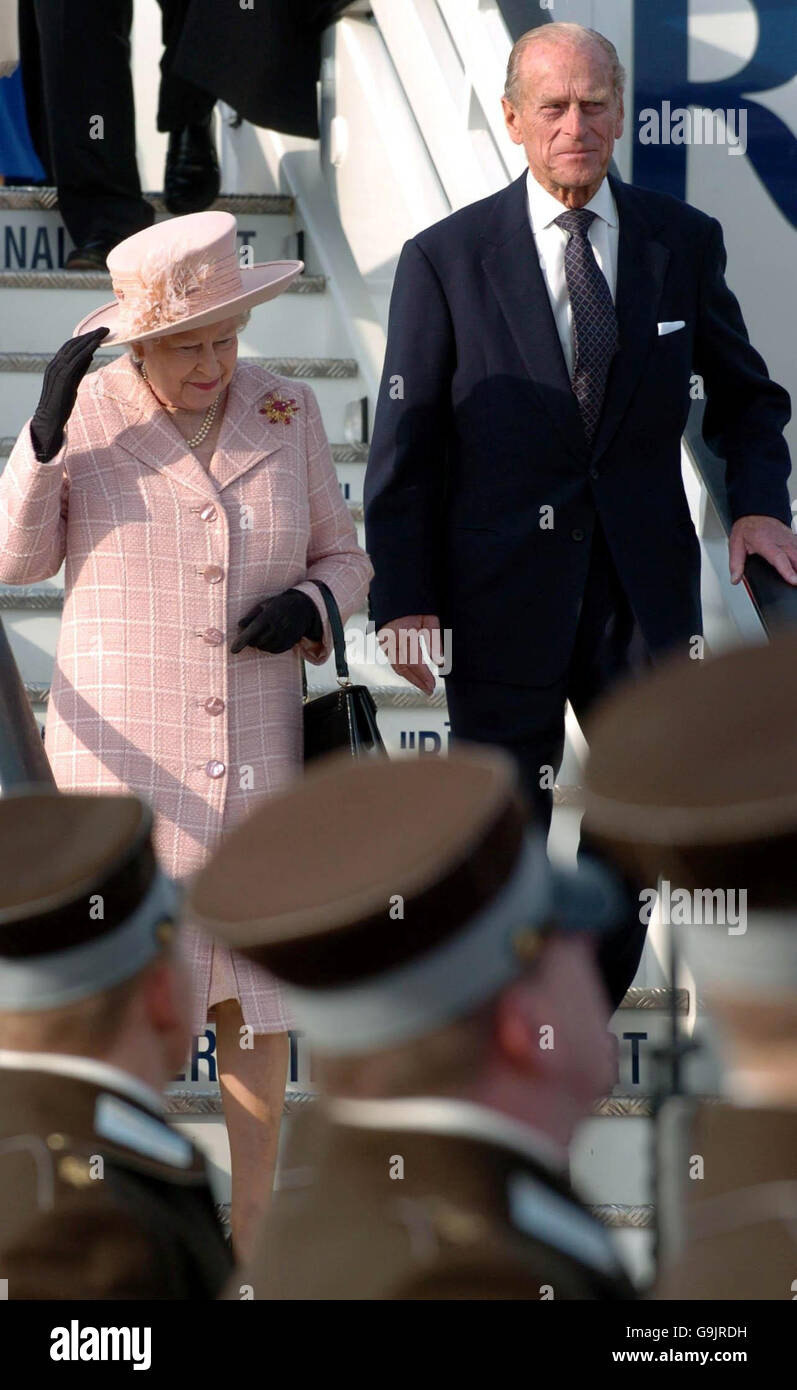 Queen elizabeth prince philip mang doe2006 doe2000s hi-res stock ...
