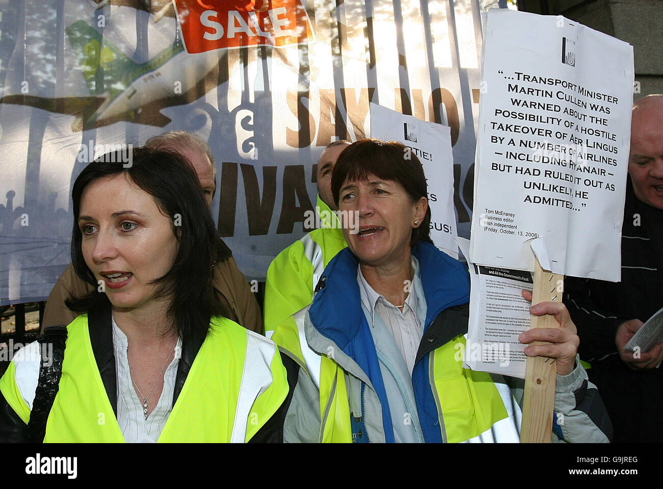 Aer Lingus staff and SIPTU members at a picket outside Leinster House ...