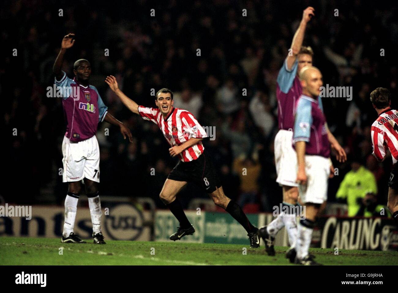 Sunderlands gavin mccann celebrates scoring the equaliser hi-res stock ...