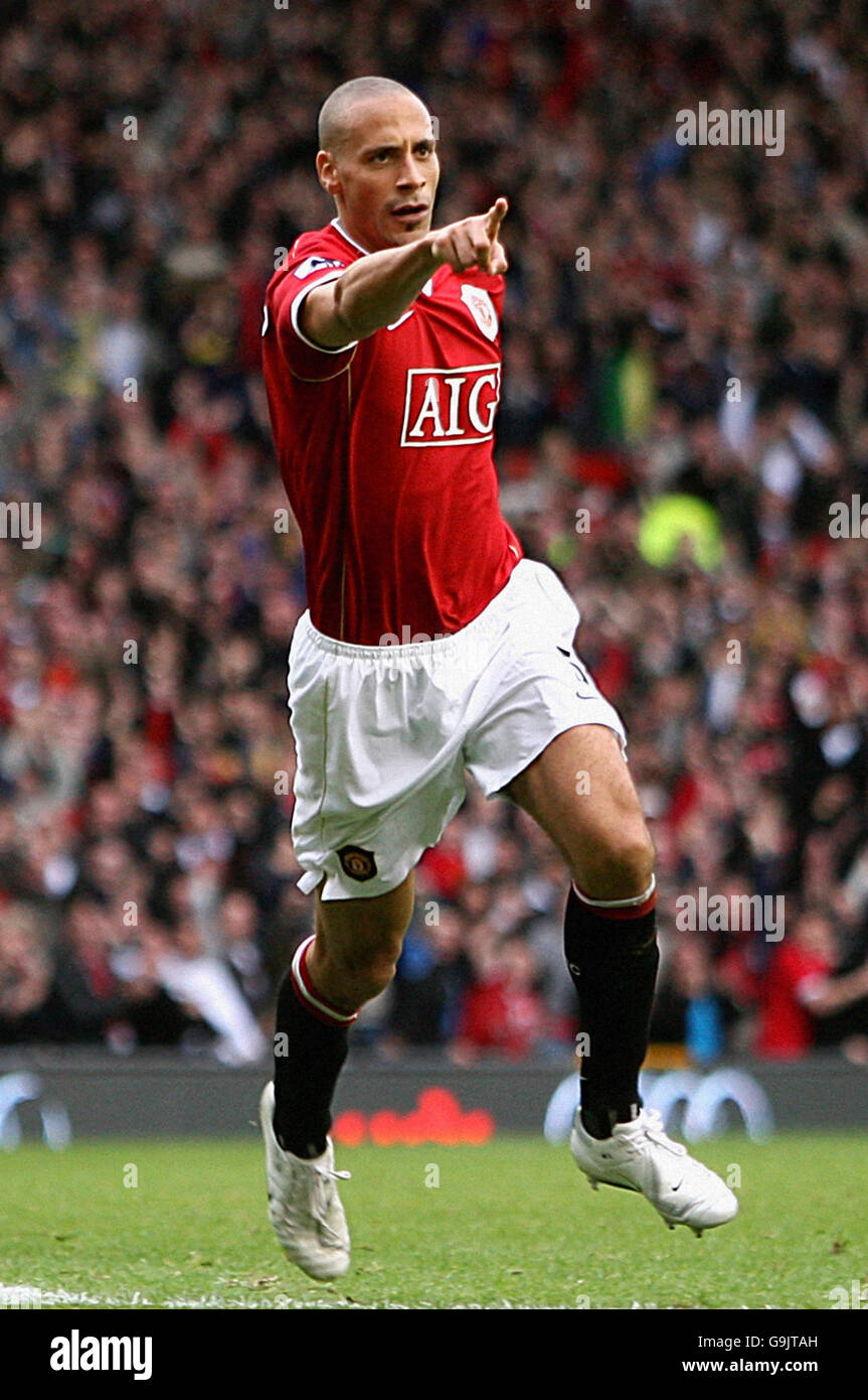 Manchester United's Rio Ferdinand celebrates his goal Stock Photo - Alamy
