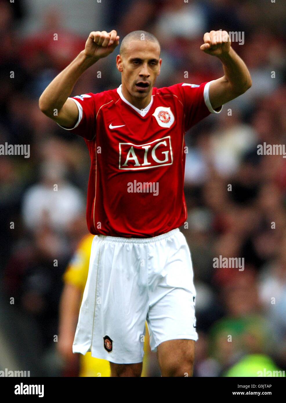 Manchester United's Rio Ferdinand celebrates his goal Stock Photo - Alamy