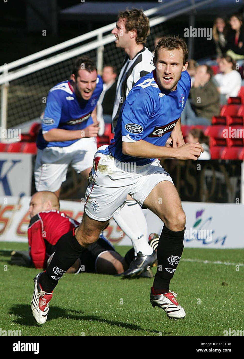 Scoring second goal against rangers hi-res stock photography and images ...