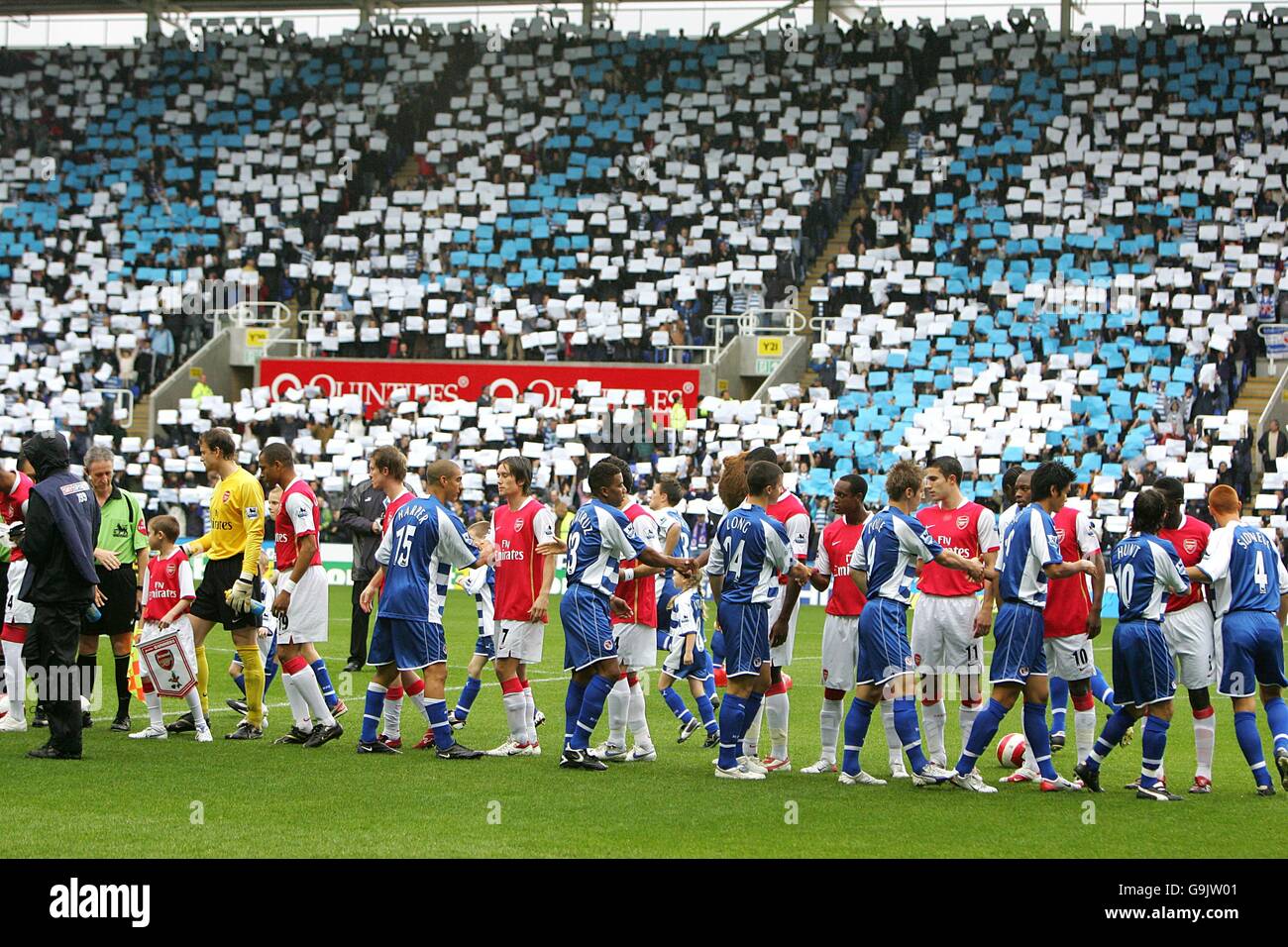 Soccer fa barclays premiership reading v arsenal madejski stadium hi ...