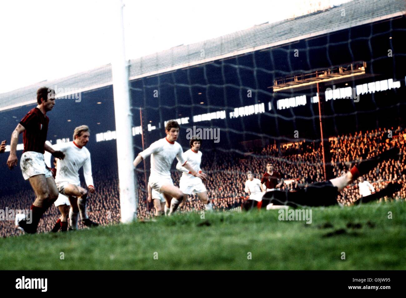 Soccer european cup semi final leg manchester united ac milan hi-res ...