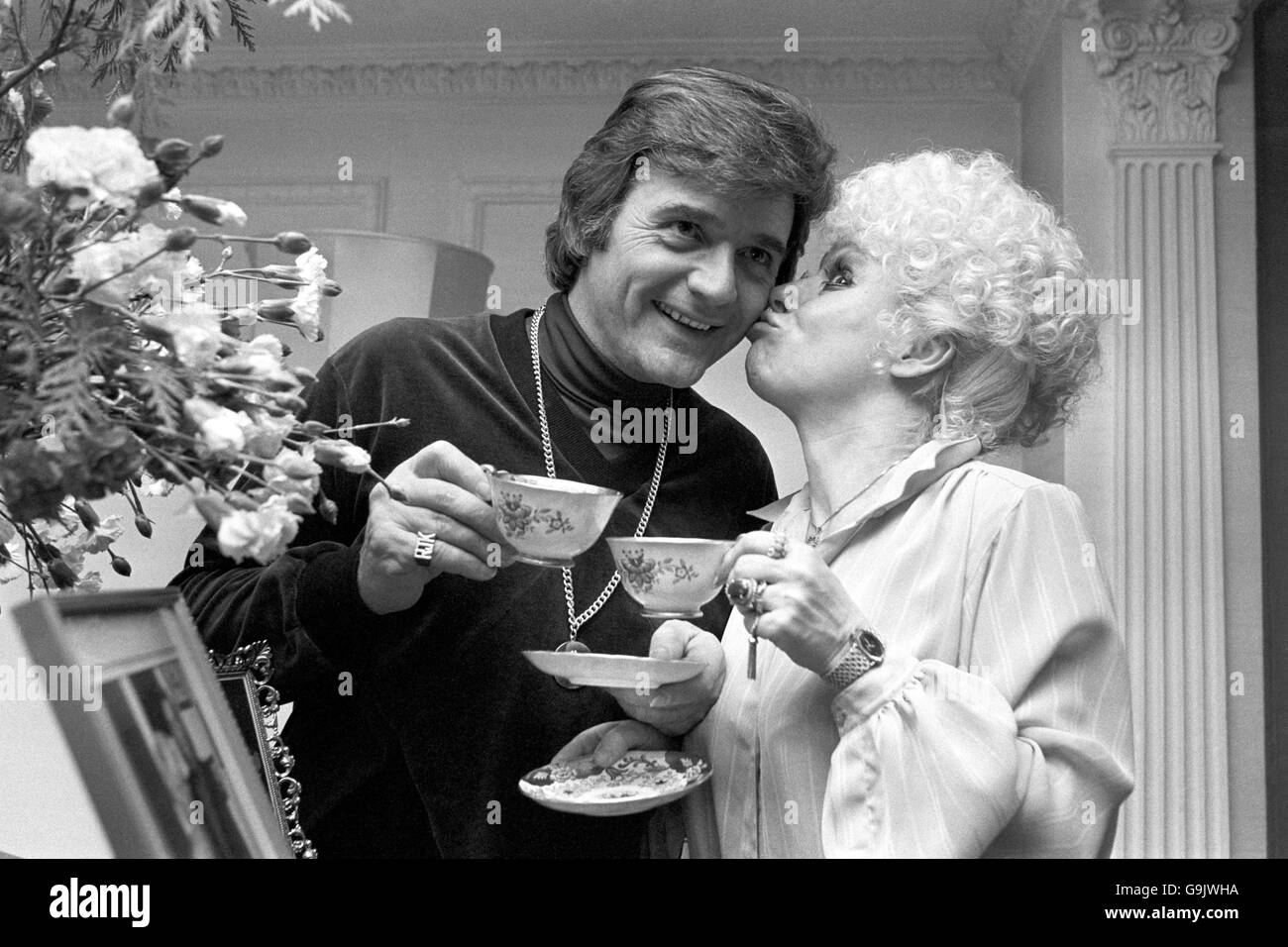 Ronnie knight and barbara windsor hi-res stock photography and images ...