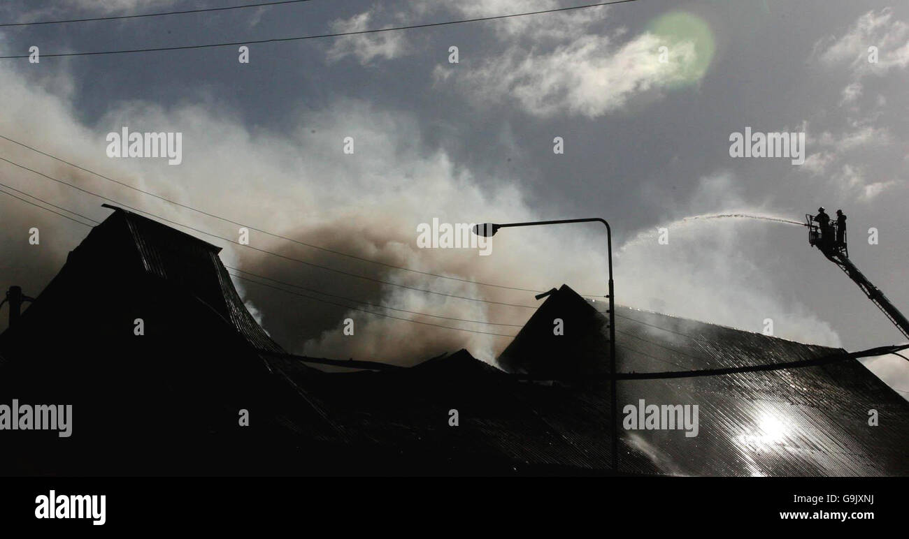 Warehouse fire in dublins docklands hi-res stock photography and images ...