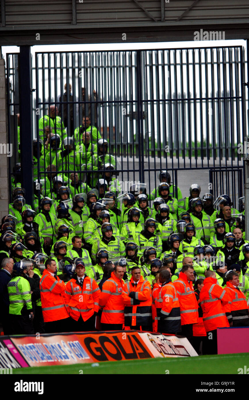 Football soccer wolves stewards hi-res stock photography and images - Alamy